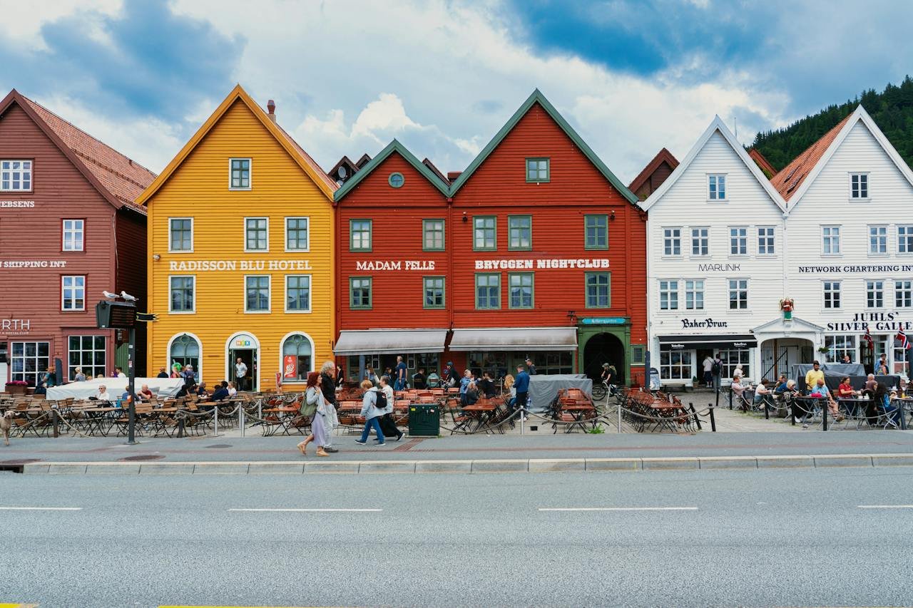 12 Key Norwegian Phrases for Casual Conversations